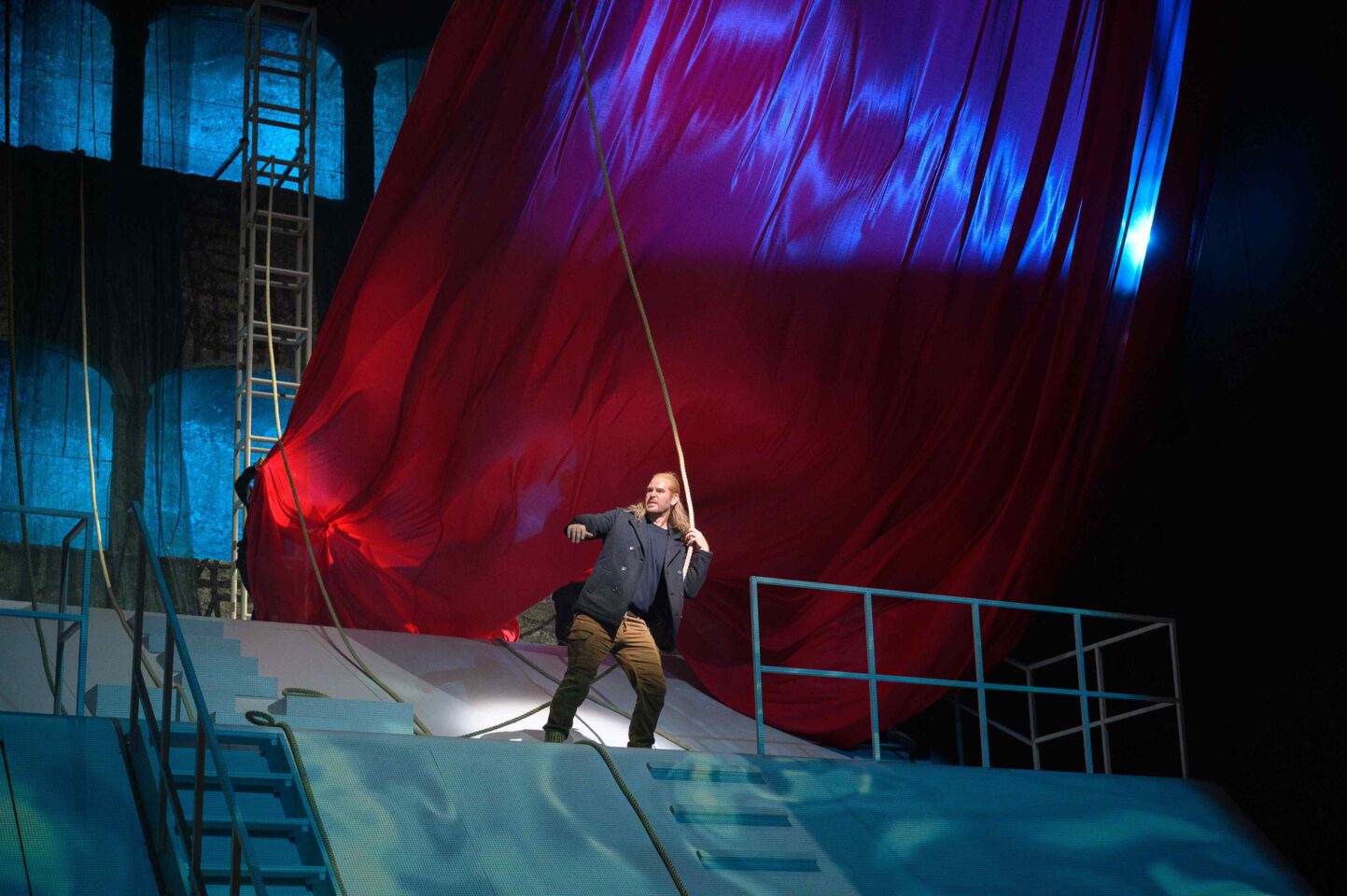 Le Vaisseau fantôme à la Felsenreitschule par le Landestheater de ...